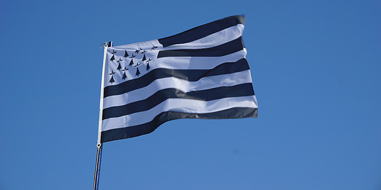 Breton songs with greek translation - The Portal of Knowledge